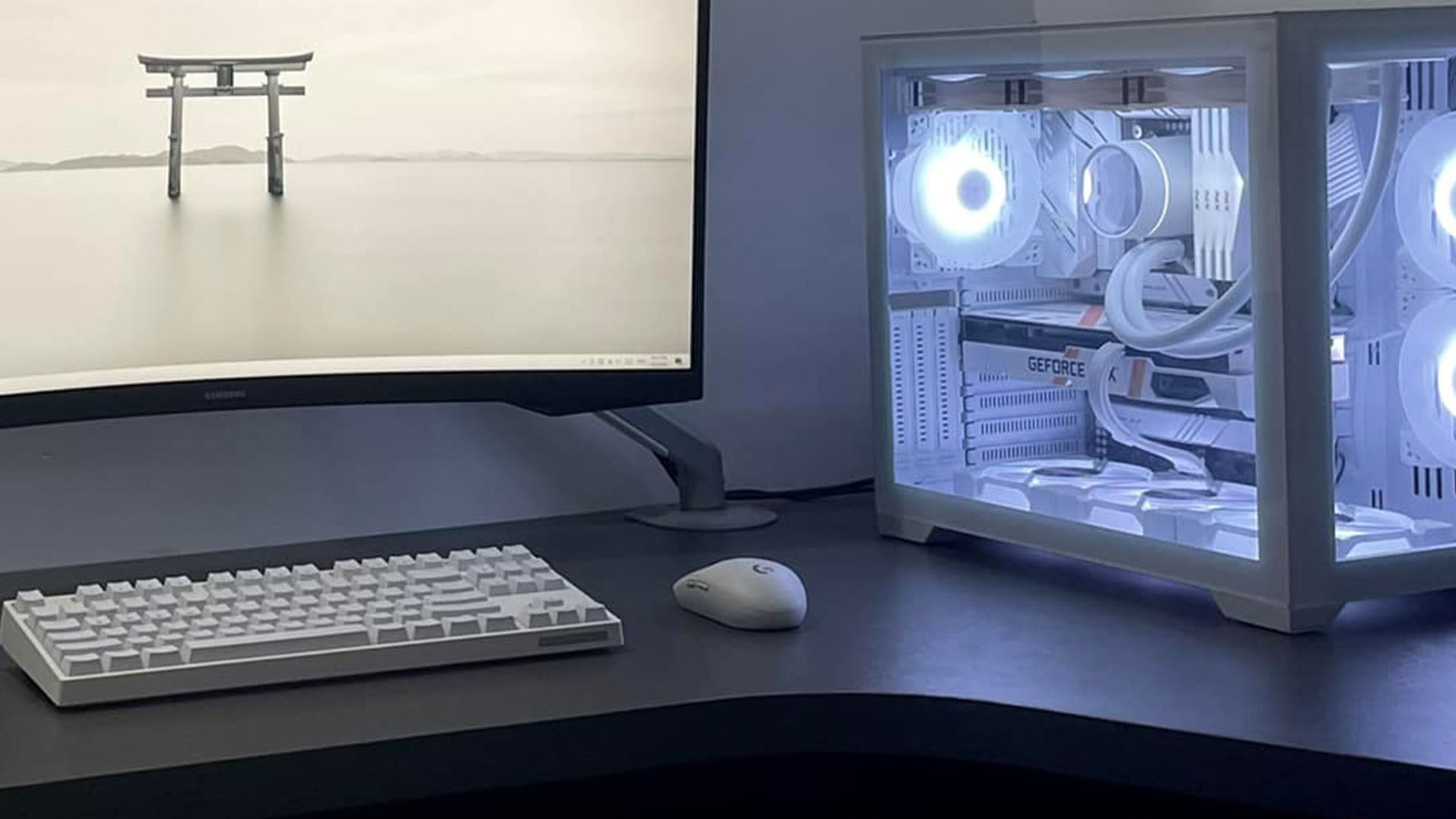 This is the cleanest white PC build and gaming setup ever